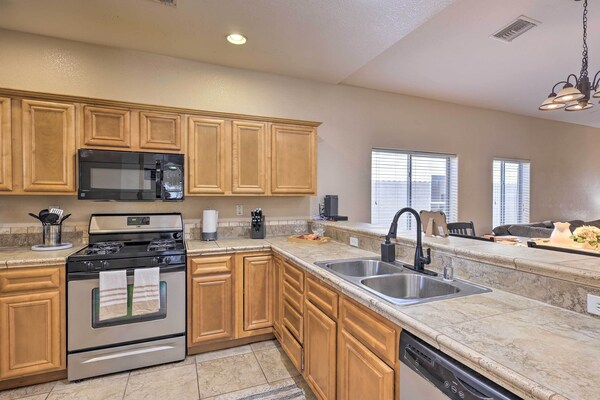 'Stonebridge River Home' In Gated Community! - Bullhead City, AZ
