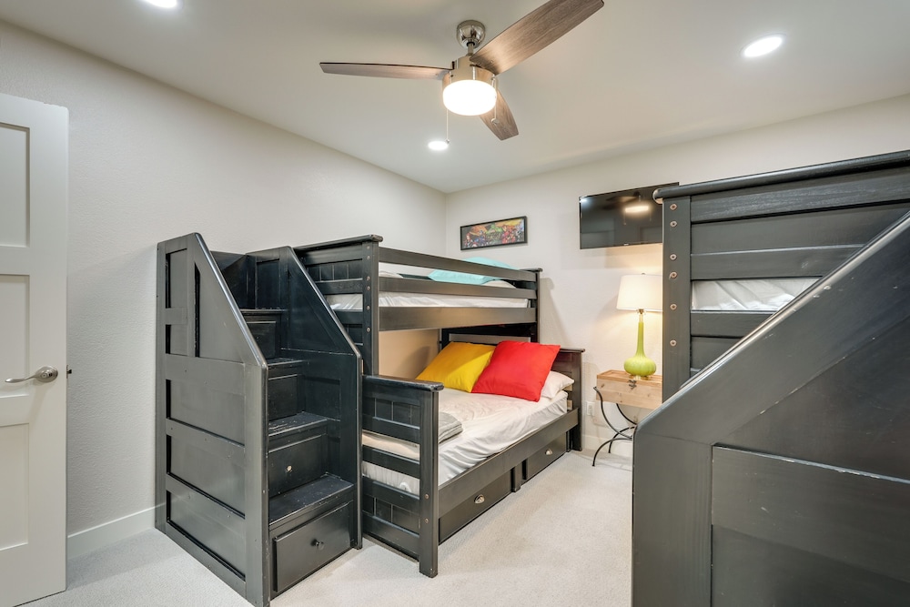 Private Pool & Hot Tub: Spacious Scottsdale Home! - 