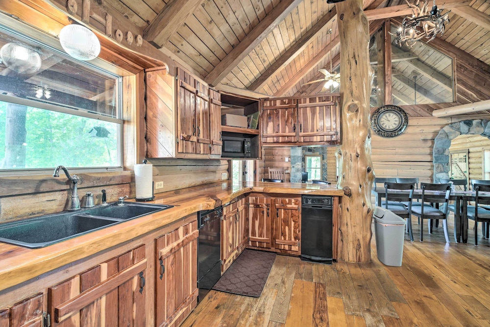 Rustic Woodville Getaway With Pool & Guest House - Lake Tejas, Colmesneil