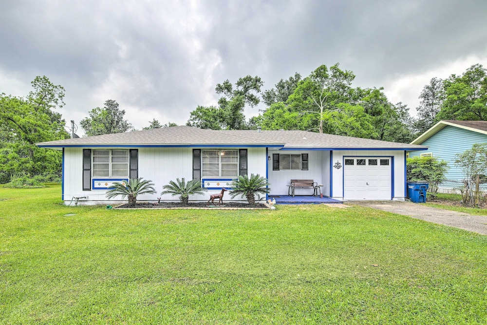 Gulf Coast Home < 2 Mi To Parks & Museums! - The Blue Lagoon, Vinton