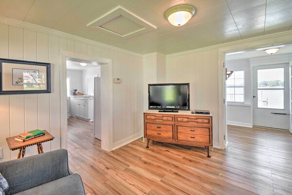 Romantic Waterfront Abode With Patio & Dock! - Virginia