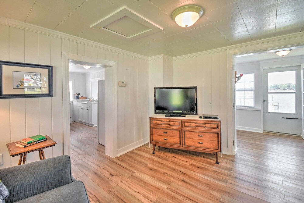 Romantic Waterfront Abode With Patio & Dock! - Virginia