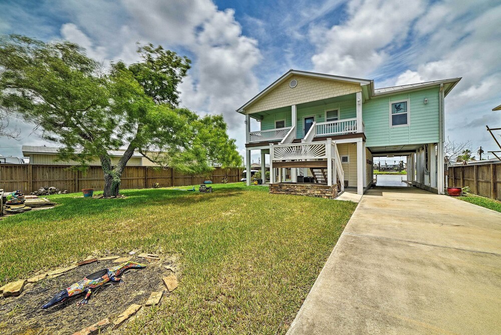 Waterfront Rockport Home W/ Dock & 3 Kayaks! - Texas