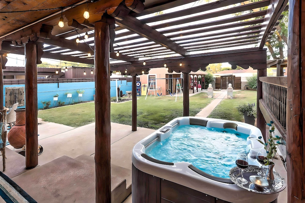 Pet-friendly Clovis Home: Yard, Pergola & Hot Tub - Clovis, NM