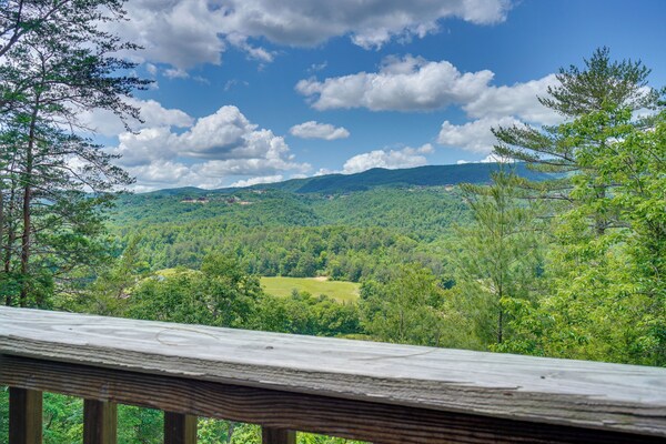 Secluded Sevierville Cabin W/ Hot Tub! - Pigeon Forge, TN