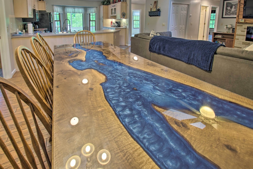 17-seat Theater, Hot Tub & Game Room: Ideal Home! - Massanutten, VA