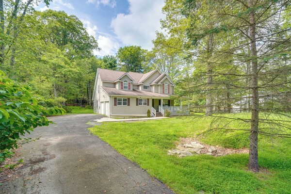 Tannersville House: Bar & Deck, 2 Mi To Ski Resort - Tannersville, PA