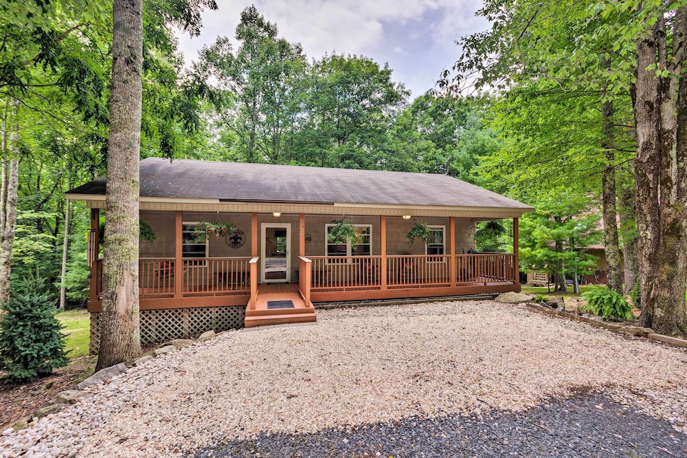 Beech Mountain Home W/ Covered Deck, Near Skiing! - Beech Mountain, NC