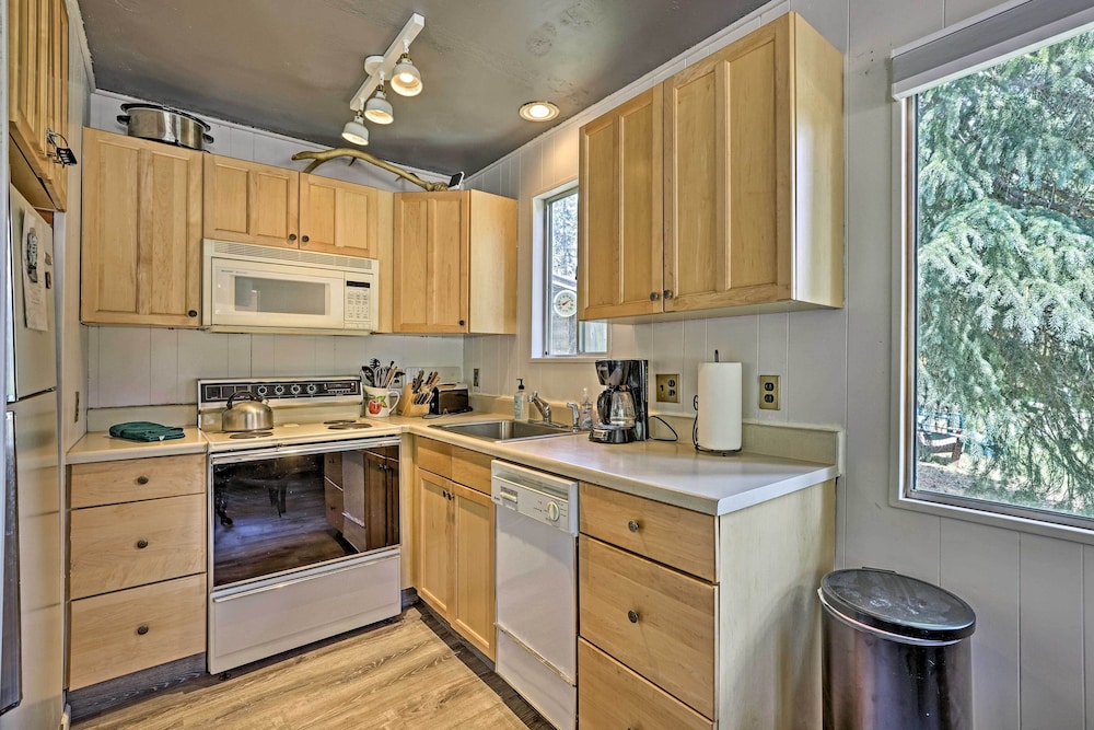 Direct Beach Access: Grand Lake Cabin W/ Deck! - Grand Lake, CO