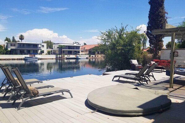Sun Deck, Hot Tub & Kayak: Lakefront Tempe House - Tempe, AZ