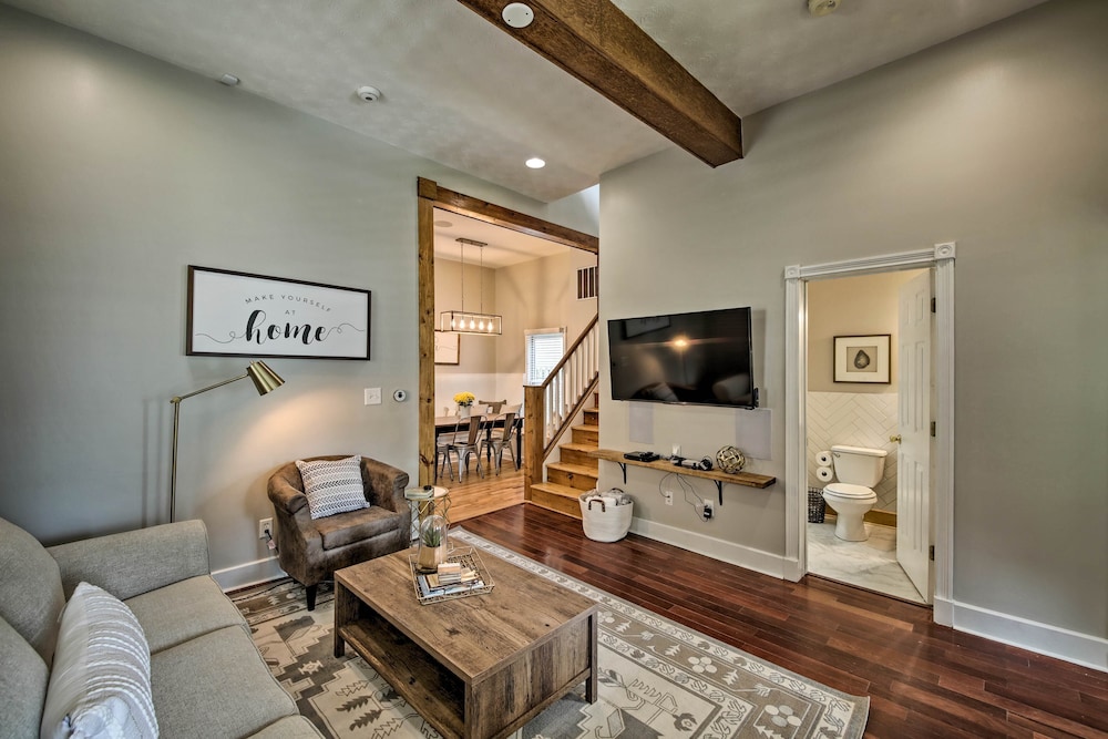 Updated Indianapolis Home, Walk To Lucas Oil! - Indianapolis, IN