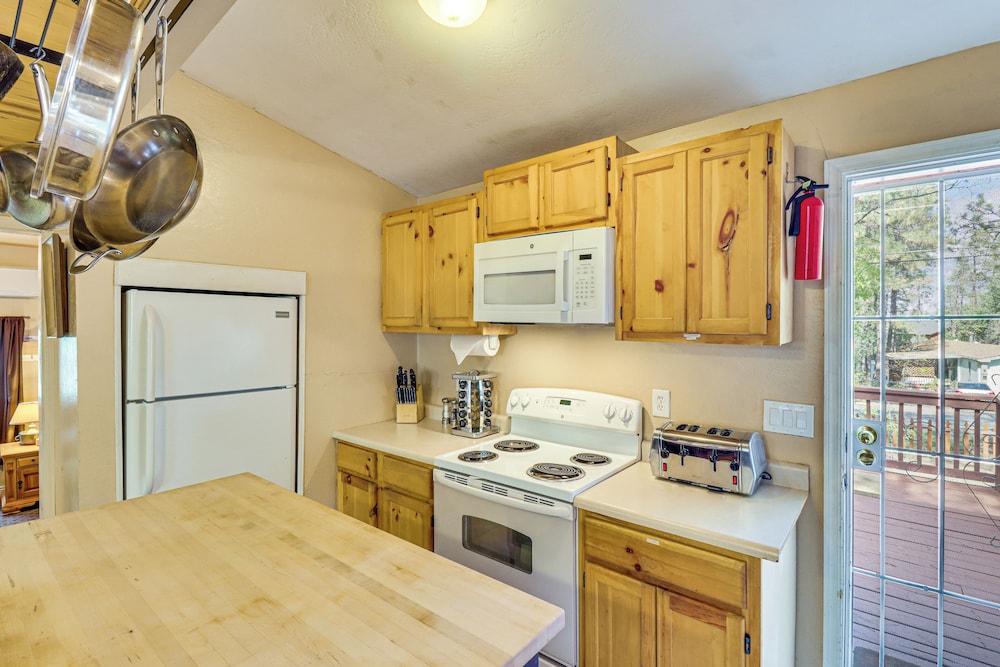 4 Mi To Rainbow Lake! Serene Home W/ Deck - Pinetop-Lakeside, AZ