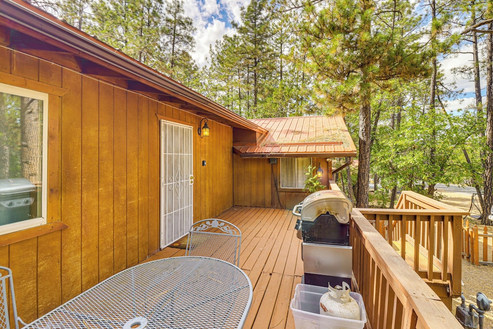 4 Mi To Rainbow Lake! Serene Home W/ Deck - Pinetop-Lakeside, AZ