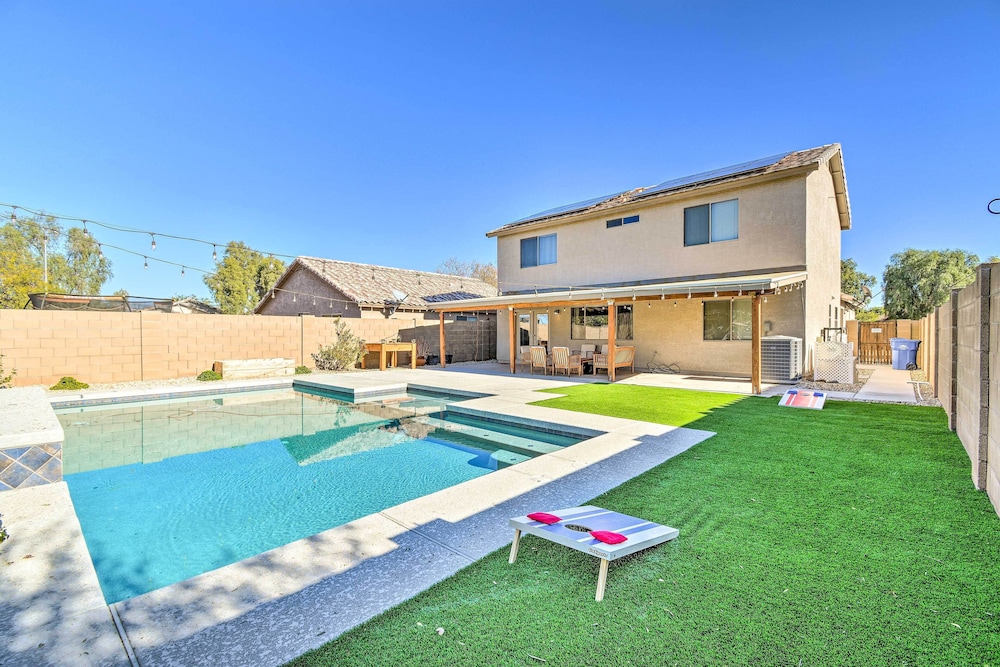 Bright Surprise Home W/ Pool, Near Spring Training - Glendale, AZ
