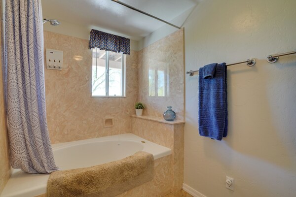 Updated Tucson Home W/ Panoramic Mtn Views & Pool! - Tucson, AZ
