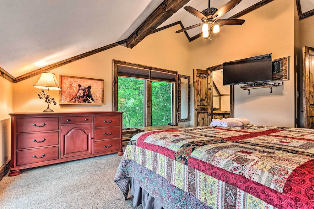 3 Mi To Beech Mtn: Treetop Cabin W/ Deck & Views - Banner Elk