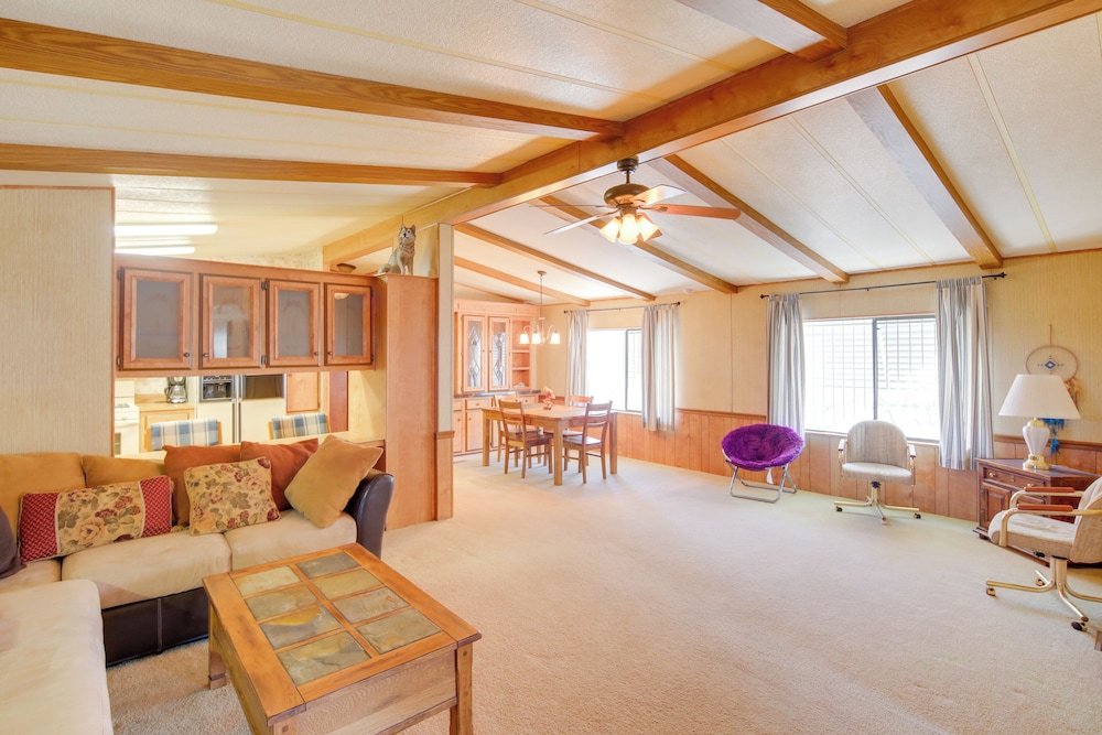 Bullhead City Home W/ Fire Pit - Walk To Co River! - Bullhead City, AZ