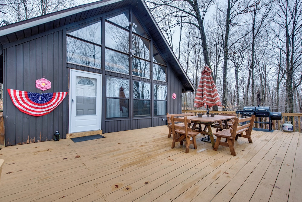 Fire Pit + Community Perks: Gouldsboro Cabin! - Scranton, PA