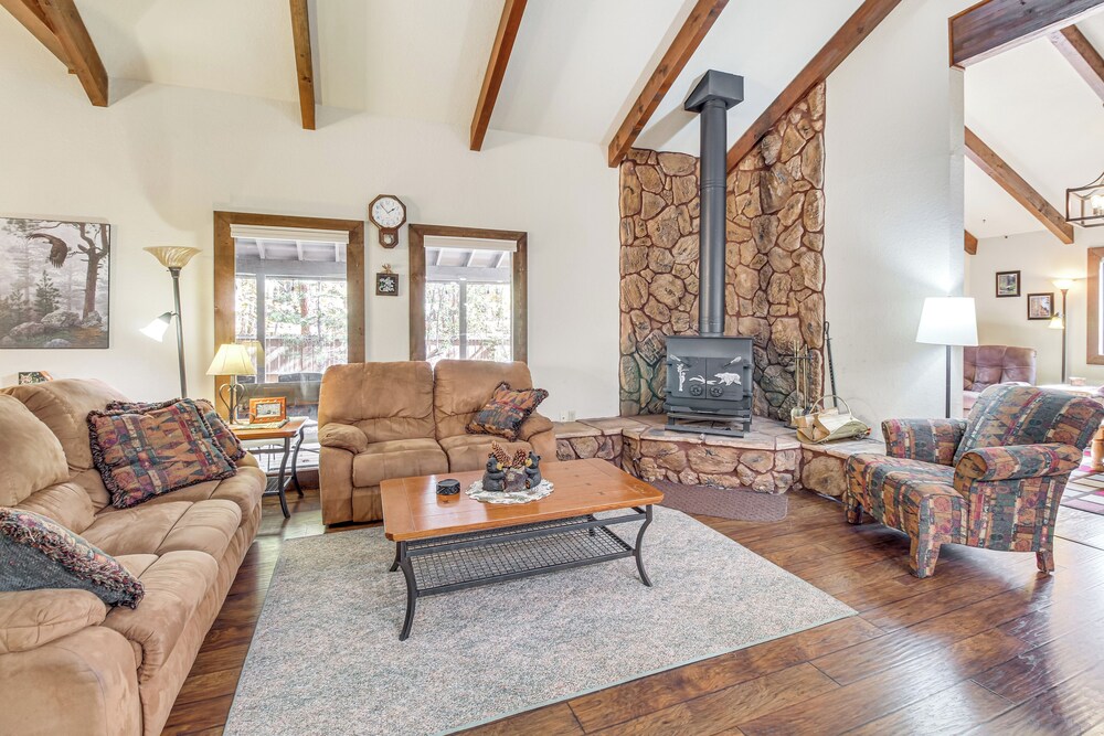 Spacious Cabin W/ Deck: 7 Mi To Show Low! - Arizona