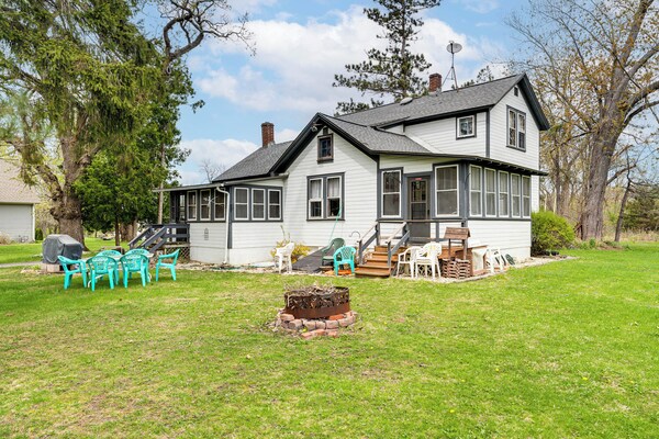 Twin Lakes Cottage: Walk To Elizabeth Lake! - Lakeside Beach, Genoa City