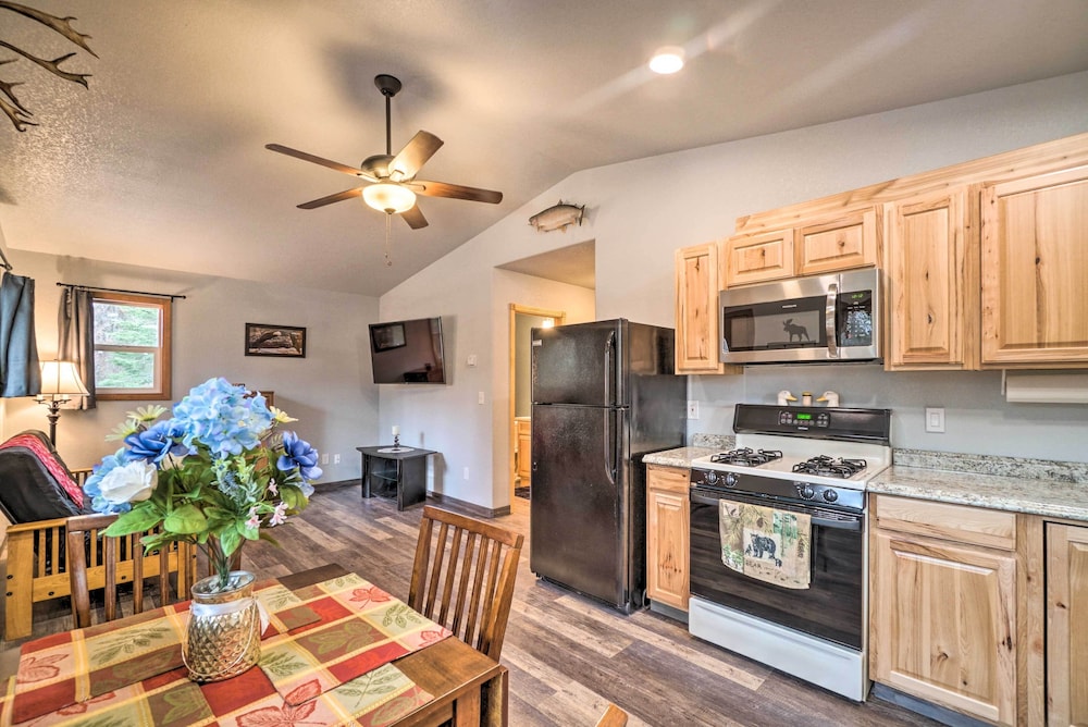 Cozy Downtown Soldotna Cabin: Dogs Welcome! - Soldotna, AK