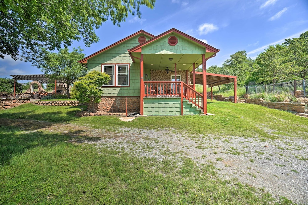 Charming Hilltop Cottage In Medicine Park! - Lawton, OK