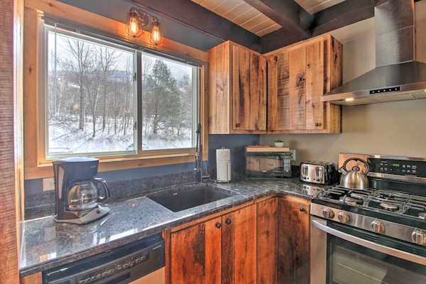 Slopeside Burke Mtn Condo W/ Amenity Access! - Burke Mountain, VT