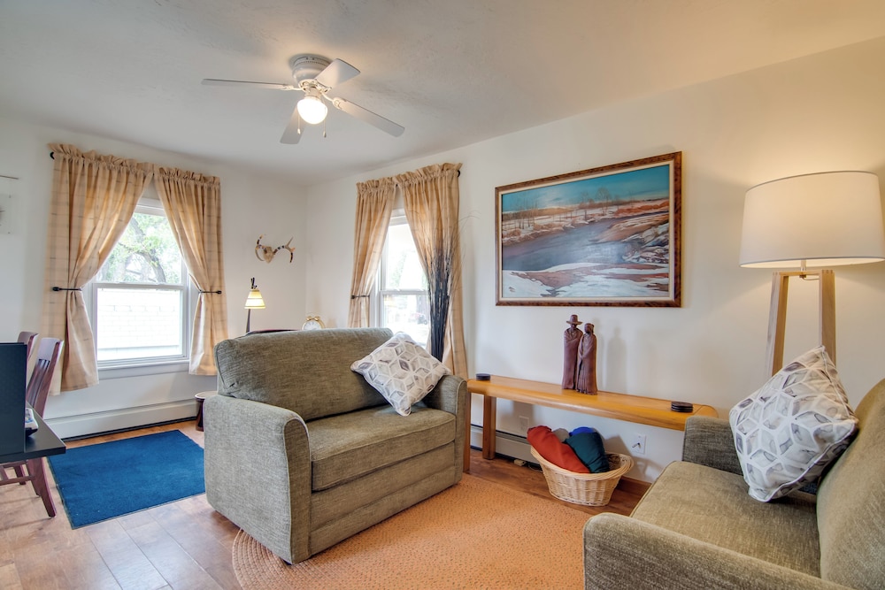 Red Gates Cottage 3 Miles To University! - Laramie, WY