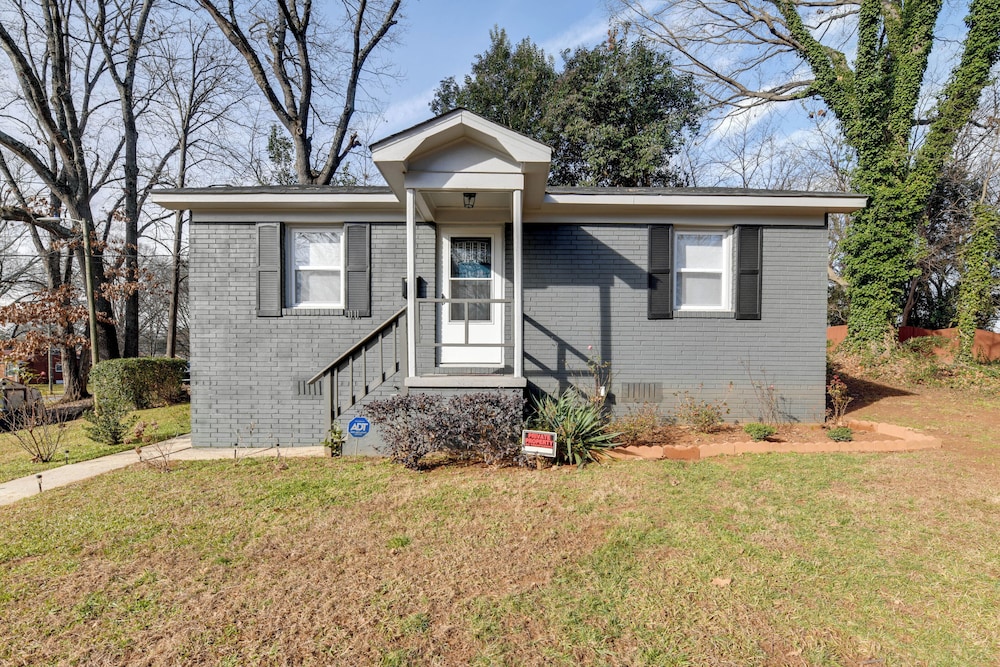 Renovated Charlotte Bungalow - 3 Mi To Downtown! - Charlotte, NC