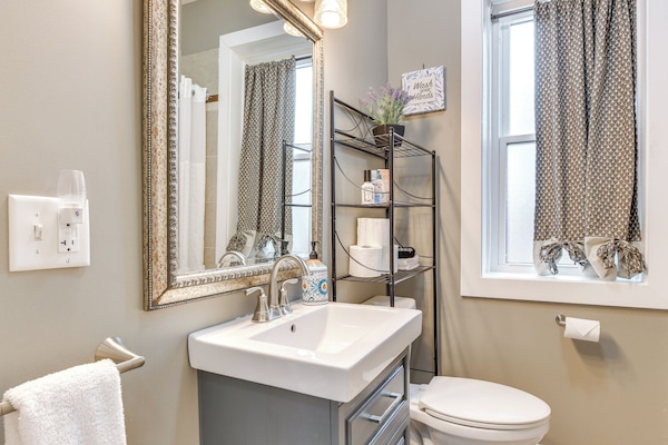 Pet-friendly Family Apartment - Near Nu Campus! - Highland Park, IL