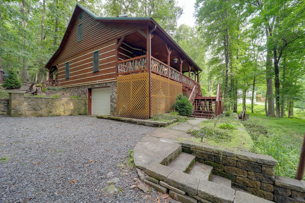 Gorgeous Boone Area Cabin W/ 2 Decks + Fireplaces! - Fleetwood