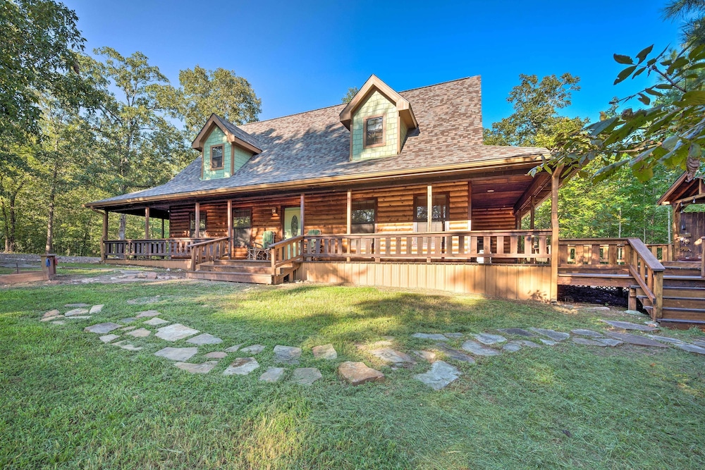 Broken Bow Retreat On 2 Acres W/ Hot Tub & Deck! - Broken Bow, OK