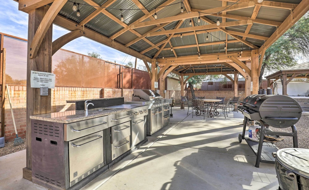 Tucson Casita With Courtyard, Hot Tub & Fire Pits! - Arizona