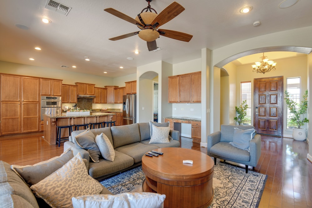 9 Mi To Goodyear Ballpark: Estrella Home W/ Patio - Goodyear, AZ