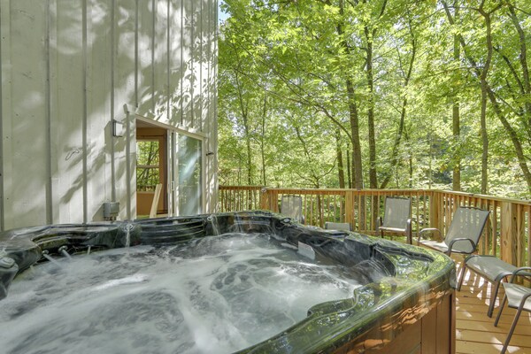 Cobbly Nob Golf Retreat: Hot Tub, Arcade Game Room - Tennessee