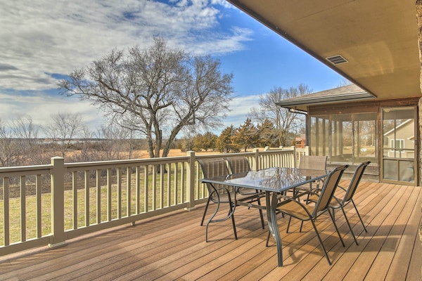 Milford Lake Vacation Rental: Walk To Beach! - Milford State Park, Milford