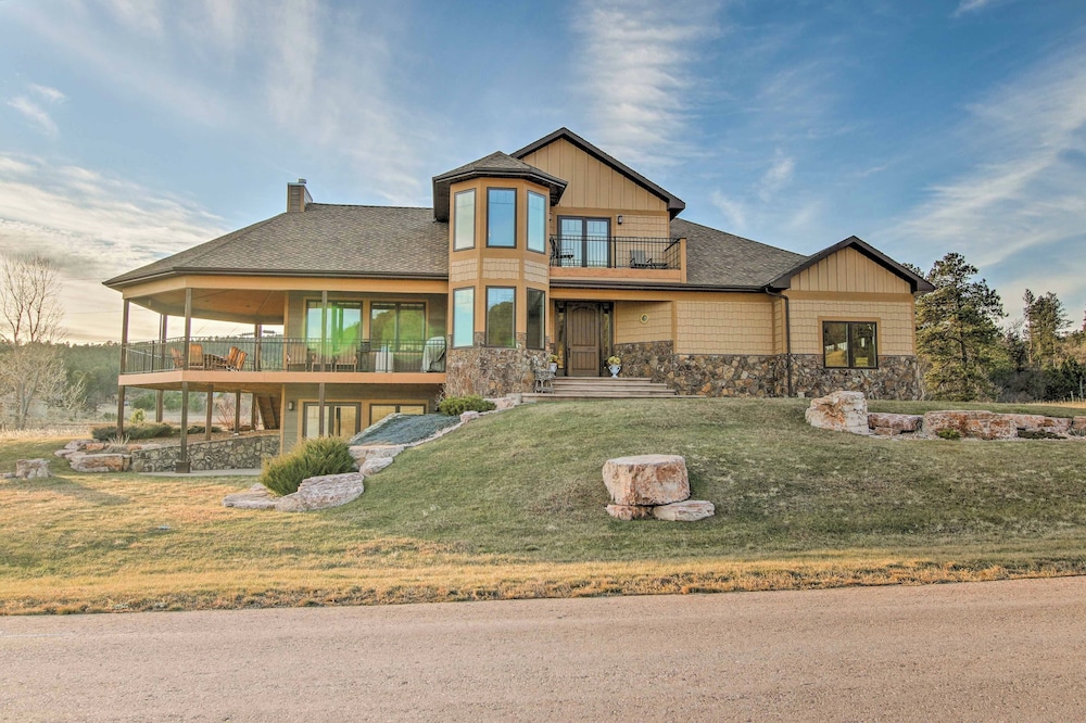 'Bella Greens' Spacious Sturgis Home W/ Large Deck - South Dakota
