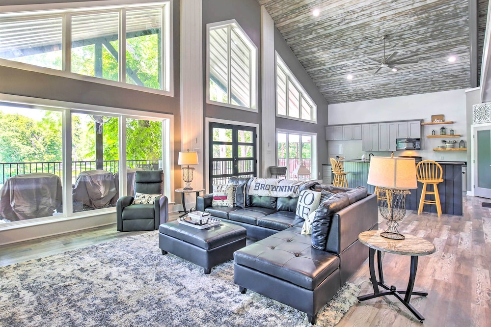 Outdoor Entertainment Space: Home In Mcqueeney - New Braunfels, TX
