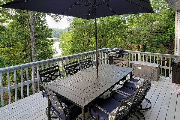 Kayaks & Boat Dock: Lakeside Hot Springs Retreat - Hot Springs Village, AR