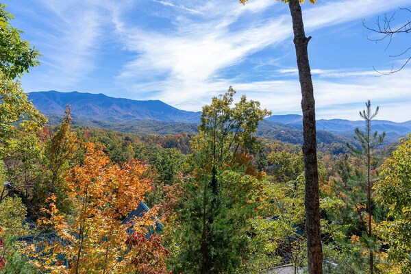 Game Room & Hot Tub! Black Bear Falls Resort Cabin - Tennessee