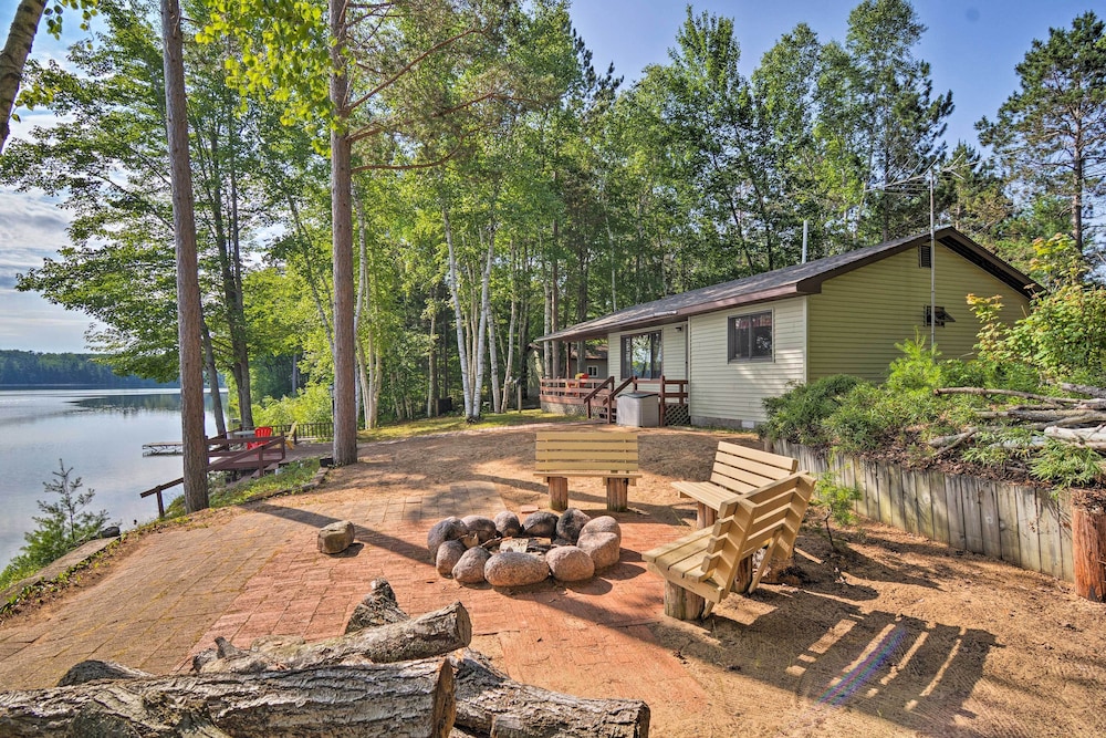 Lakefront Cabin W/ Private Dock & Beach! - Palms Book State Park, Manistique