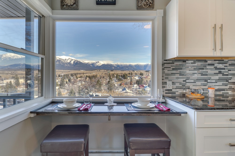 Eureka Getaway W/ Hot Tub & Mountain Views! - Eureka, MT