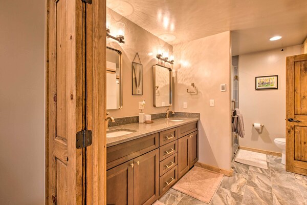 'Blue Spruce Cabin' W/ Hot Tub & Resort Amenities - Angel Fire, NM