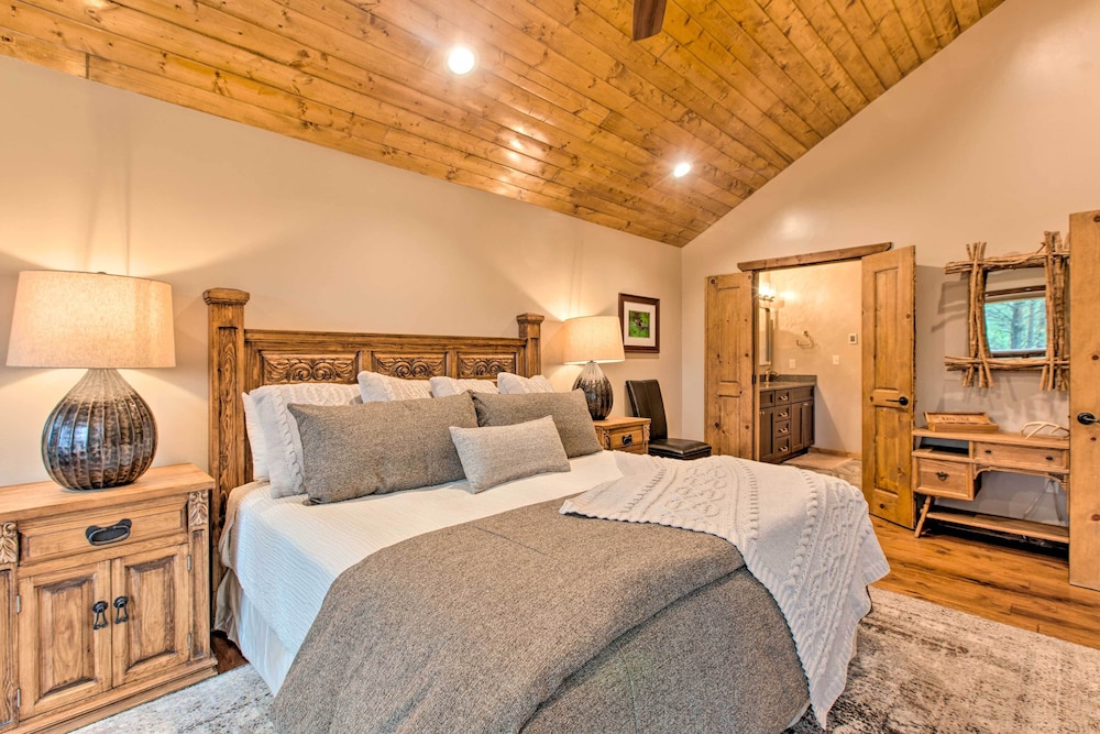 'Blue Spruce Cabin' W/ Hot Tub & Resort Amenities - Angel Fire, NM