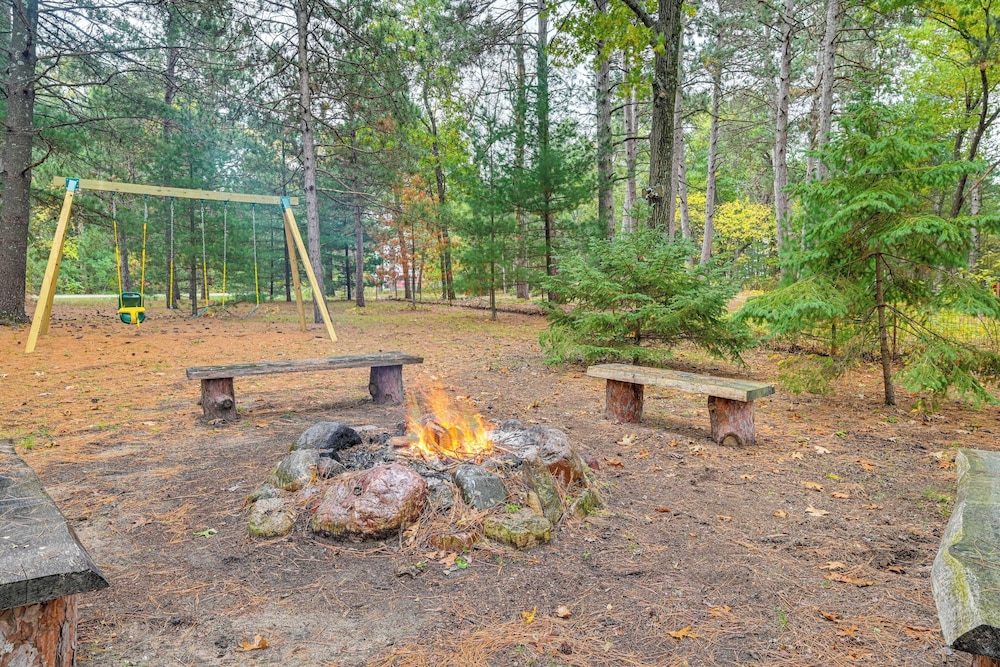 Quiet Retreat On Lake W/ Kayaks, Boats + Bikes! - Spring Lake, WI
