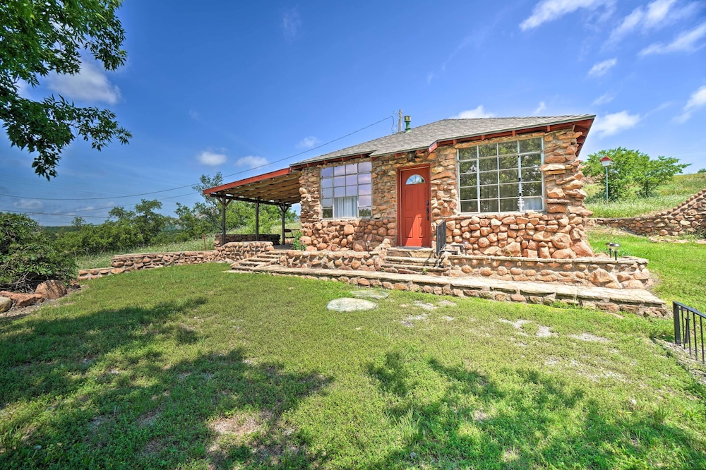Enchanting Hilltop Cottage In Medicine Park! - Lawton, OK