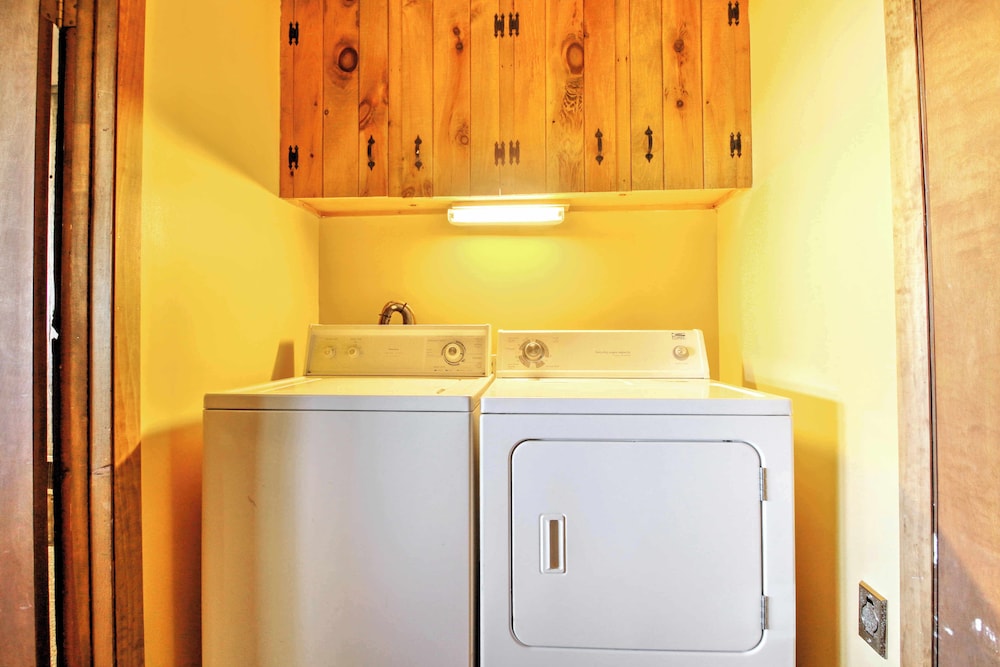 East Burke House W/ Deck < 3 Mi To Kingdom Trails! - Burke Mountain, VT