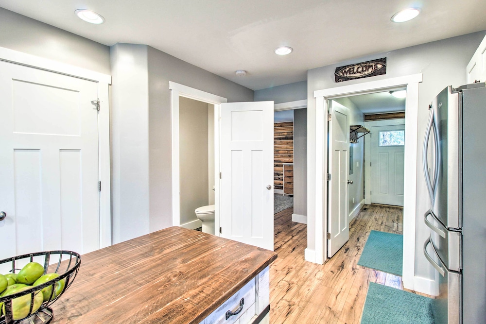 1 Mi To Lake: Chic Arizona Cabin W/ Large Porch! - Pinetop-Lakeside, AZ