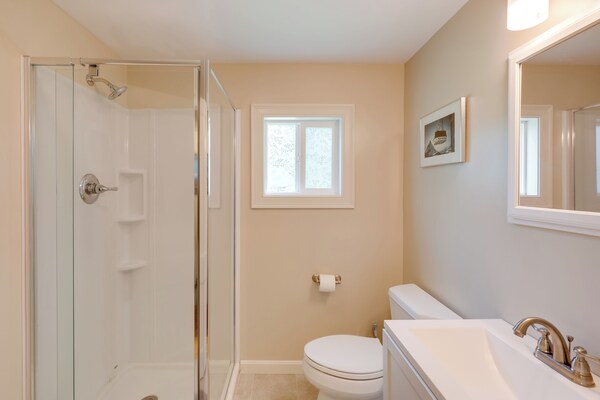 Franconia Escape On Half Acre W/ Fire Pit & Deck! - New Hampshire (State)