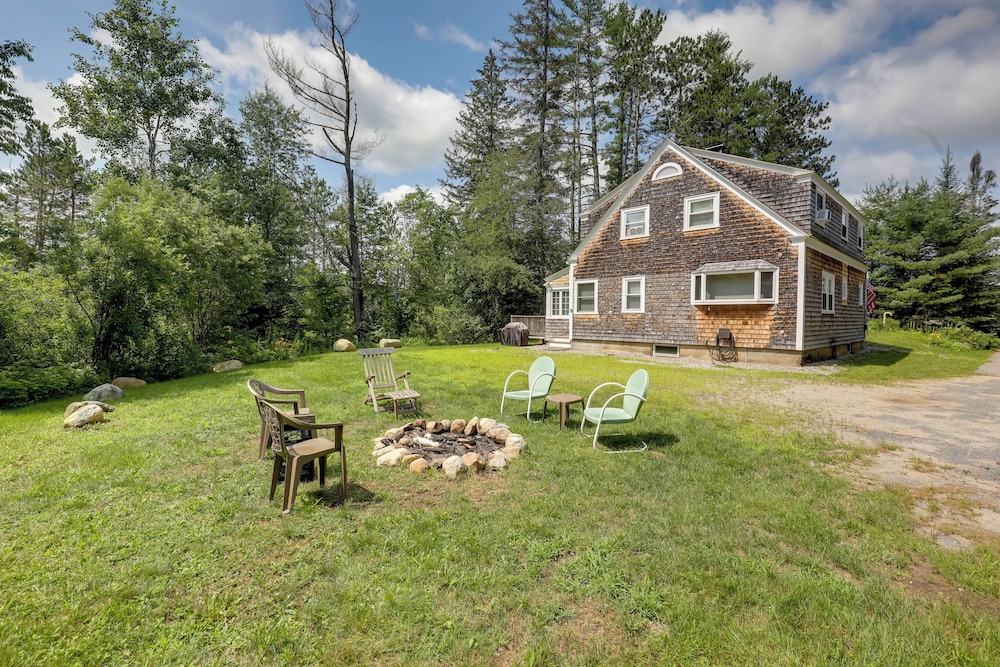 Franconia Escape On Half Acre W/ Fire Pit & Deck! - Franconia, NH